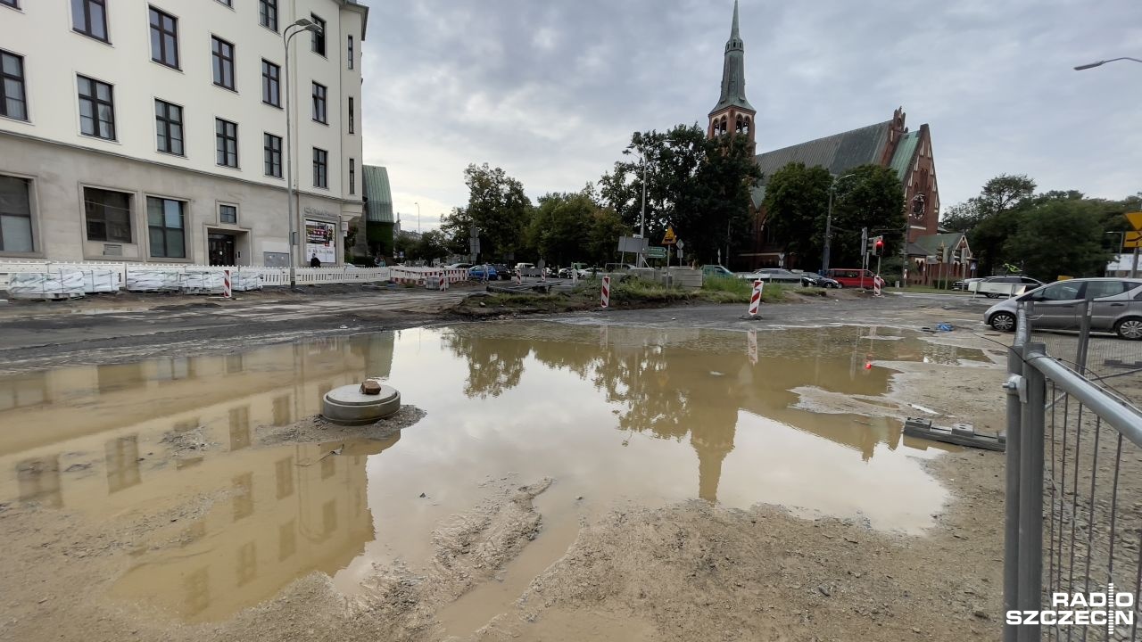 Uszkodzenie wodociągu na al. Wojska Polskiego jest skomplikowane - Region - Radio Szczecin