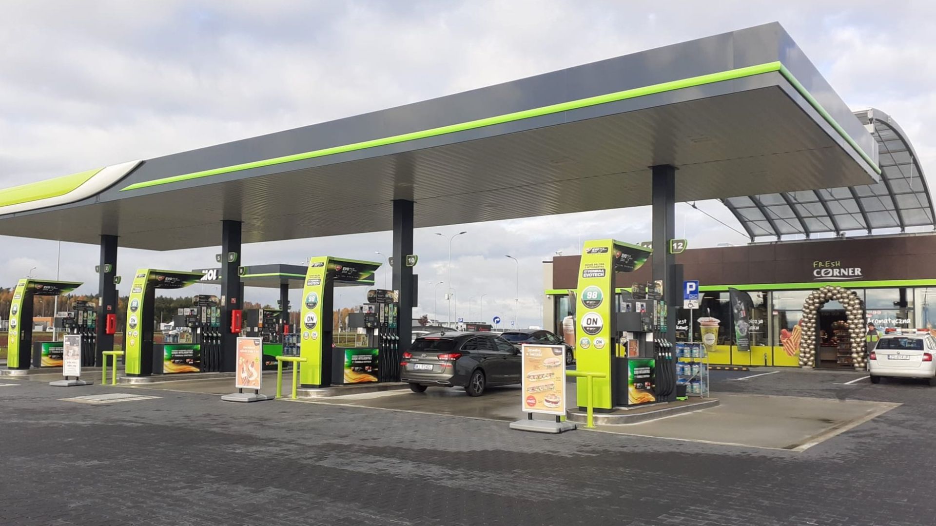 Nowe stacje paliw na trasie S6 [ZDJĘCIA] - Region - Radio Szczecin