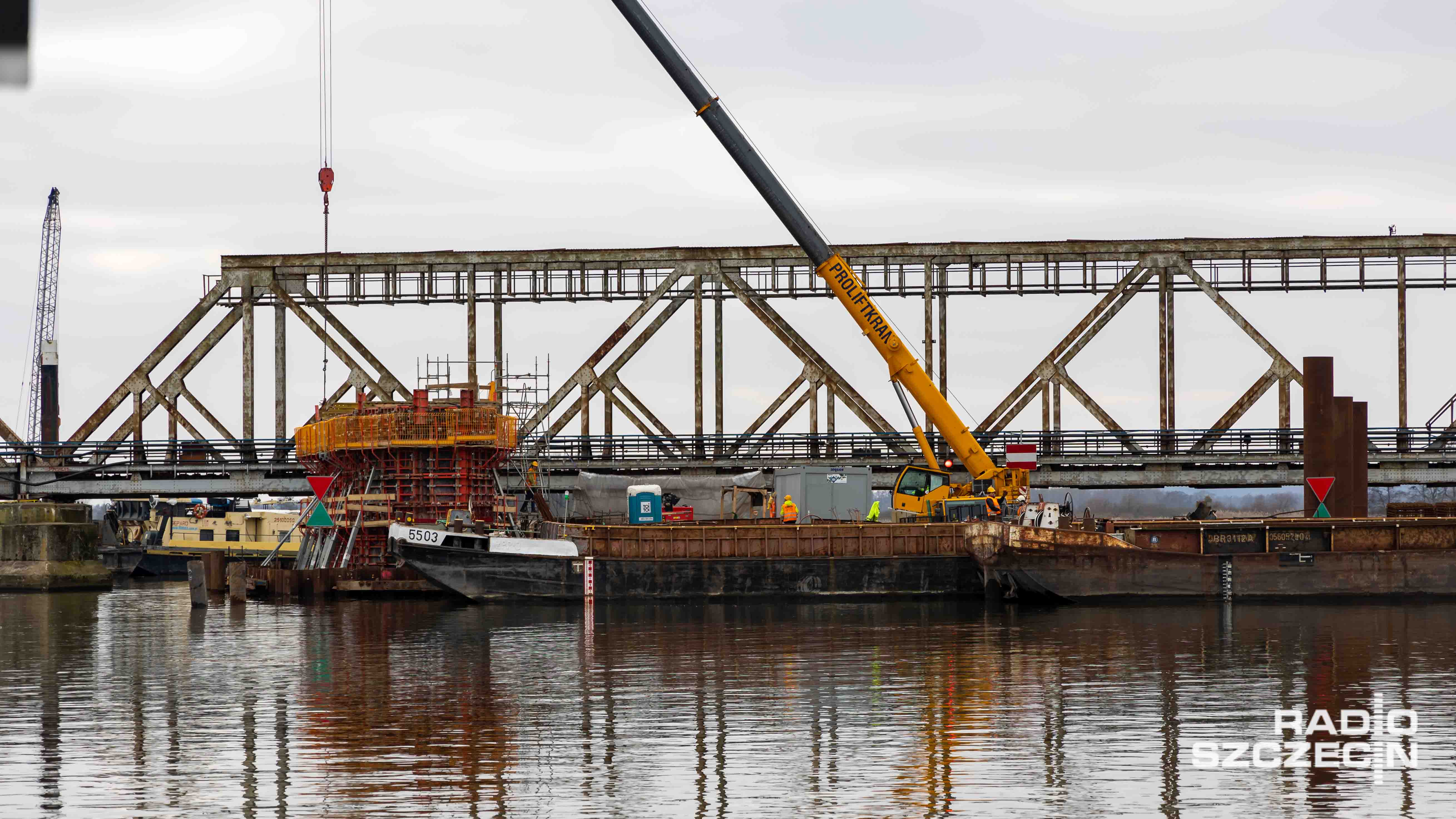 Kolejne elementy mostu w Podjuchach są rozbierane [WIDEO, ZDJĘCIA ...