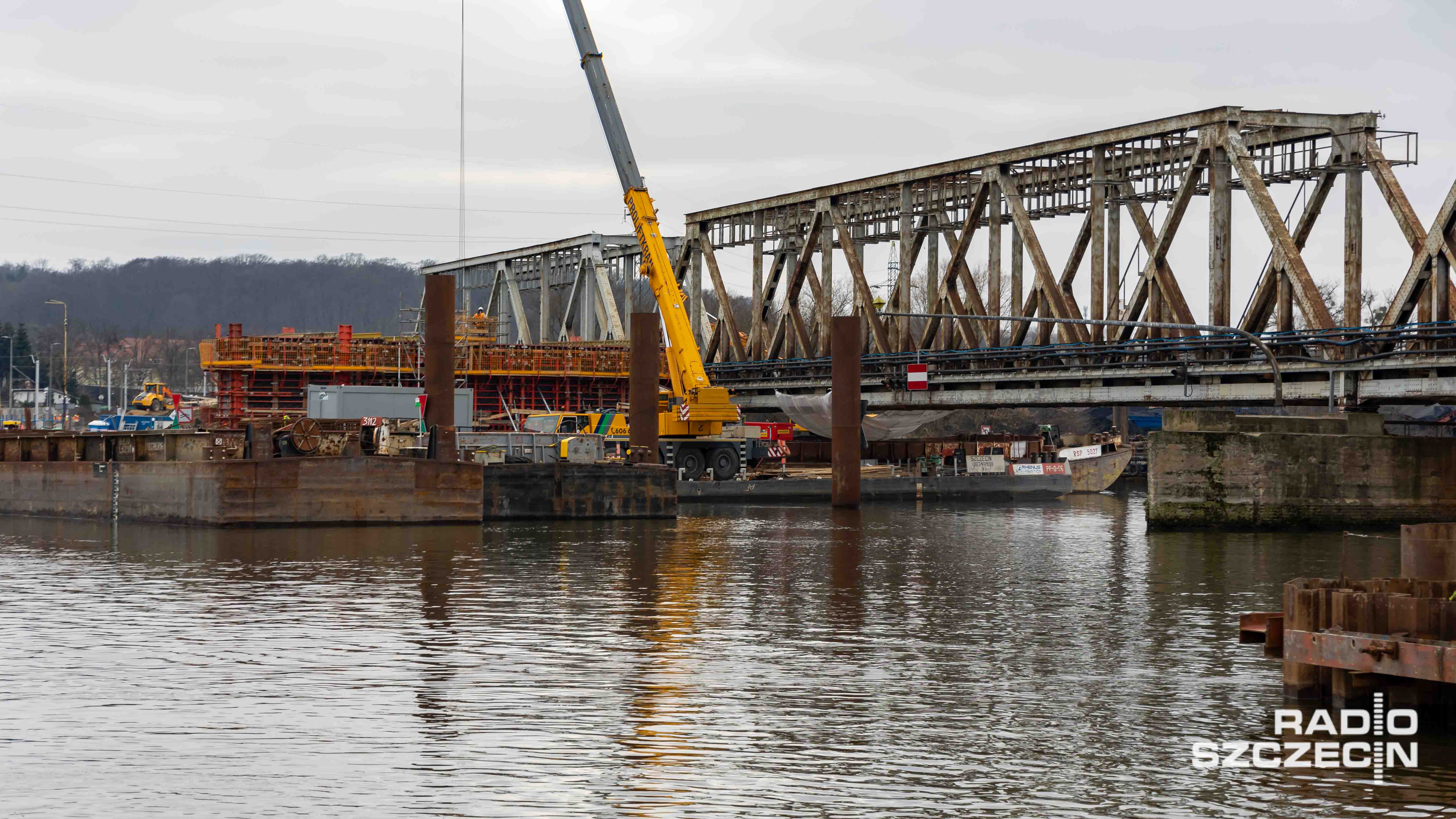 Kolejne elementy mostu w Podjuchach są rozbierane [WIDEO, ZDJĘCIA ...