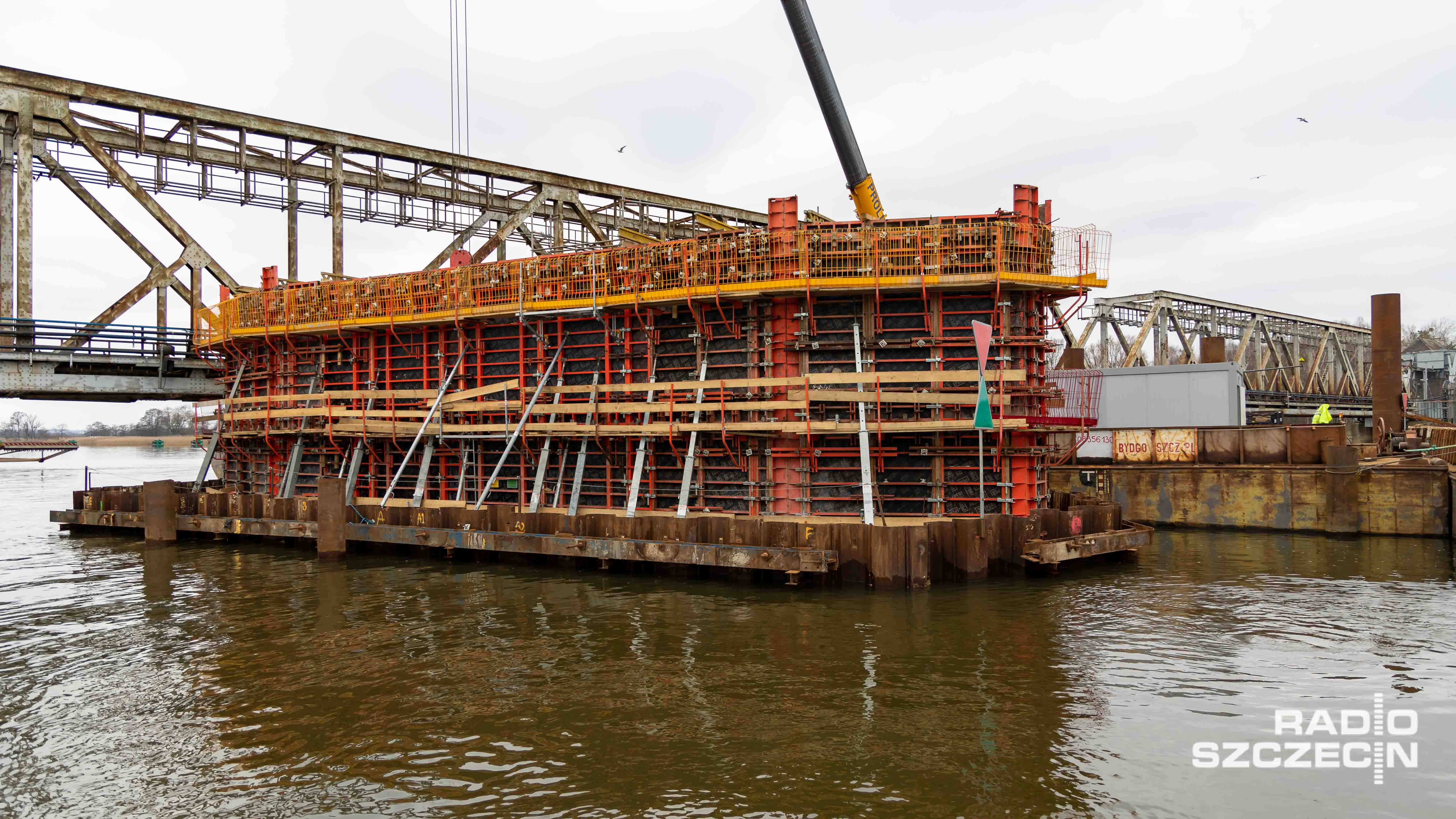 Kolejne elementy mostu w Podjuchach są rozbierane [WIDEO, ZDJĘCIA ...